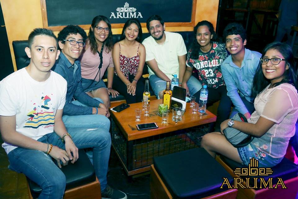 Piuranos disfrutan los días de verano en Aruma Lounge Bar & Disco