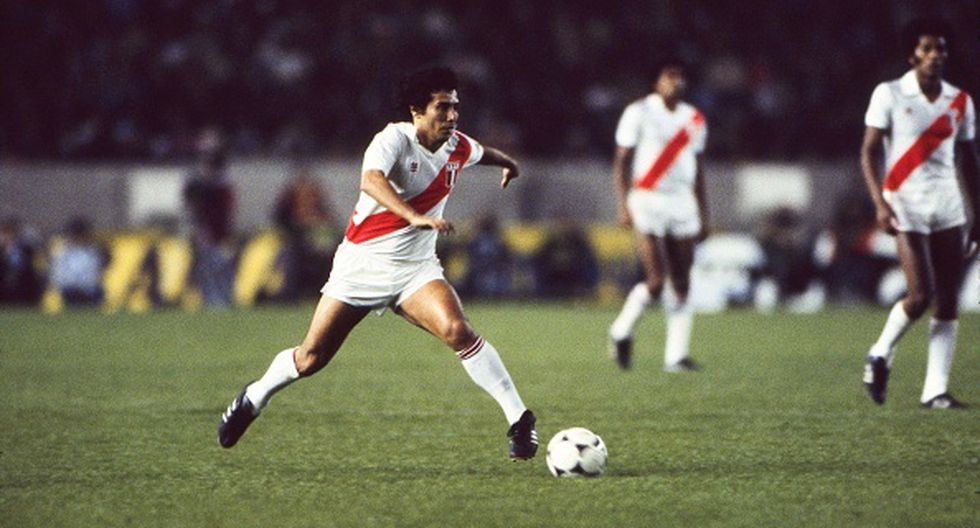 César Cueto, el 'Poeta de la zurda', cumple 68 años