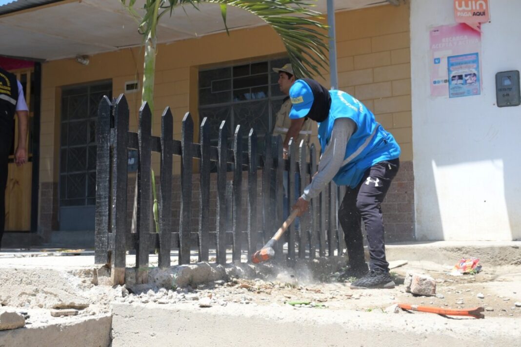 Comuna piurana demuele construcciones ilegales instaladas en espacios públicos | Walac Noticias