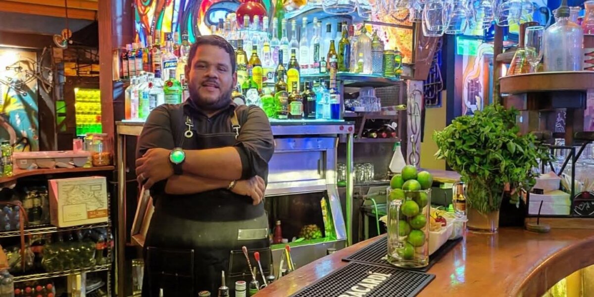 El sabor de un restaurante en casa: Henry Serrano impulsa servicio de ...